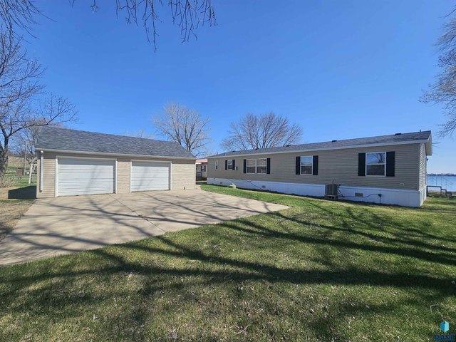 3441 N Shore Dr, Wentworth, SD 57075