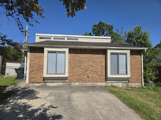 3441 Royal Wood Rd, Lexington, KY 40515