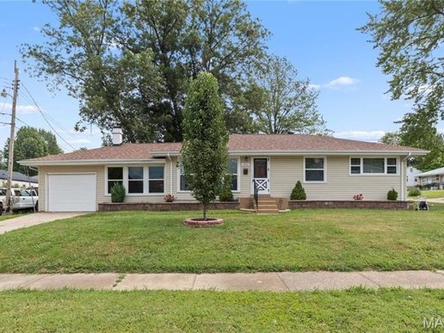 3442 Saint Donald Ln, Saint Louis, MO 63074
