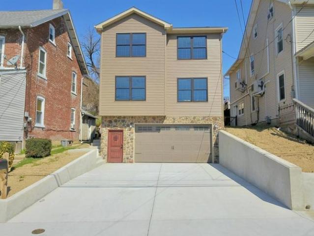 344 Chestnut St, Slatington, PA 18080