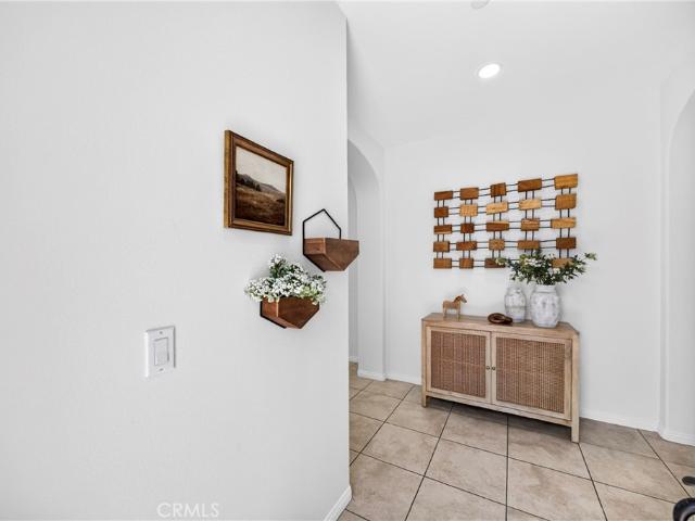 344 N Santa Maria