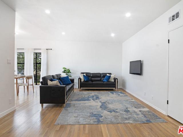 344 S Rexford Drive 4