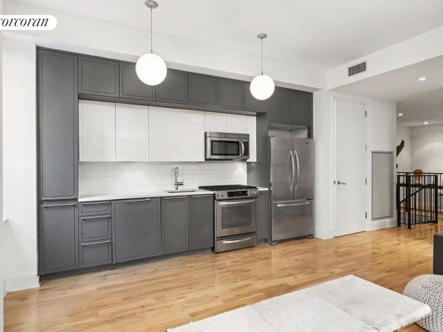 344 W 72ND Street TH2