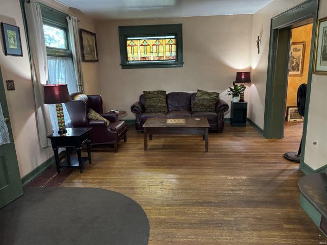 344 W Woodland Avenue