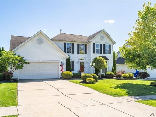 3454 Heatherwood Dr, Hamburg, NY 14075