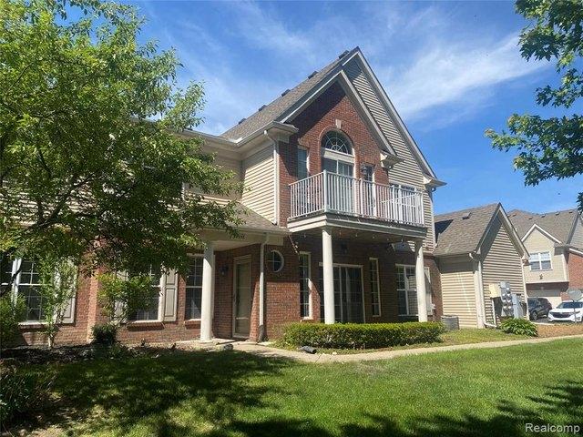 34558 Northrup Dr Unit 8, Chesterfield Township, MI 48047