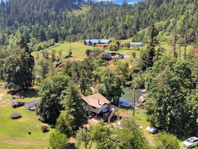34558 Row River Rd, Cottage Grove, OR 97424