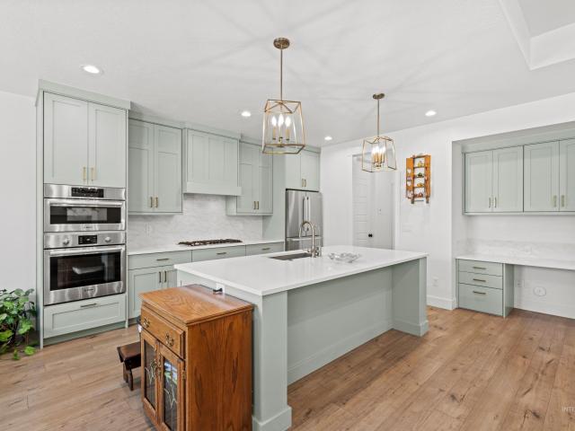 3455 E Collingwood