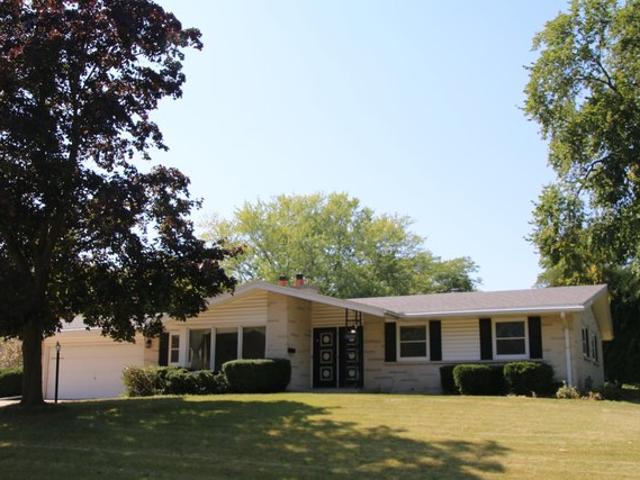 3455 S Russel Rd, New Berlin, WI 53151