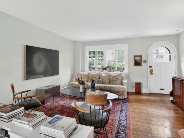3455 W Queen Lane
