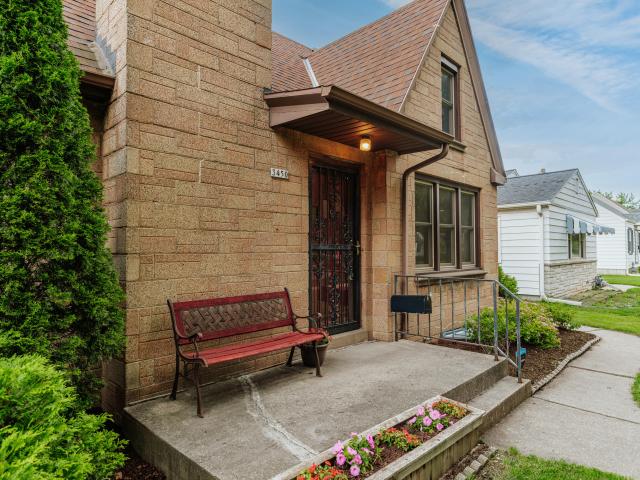 3450 N 89th St