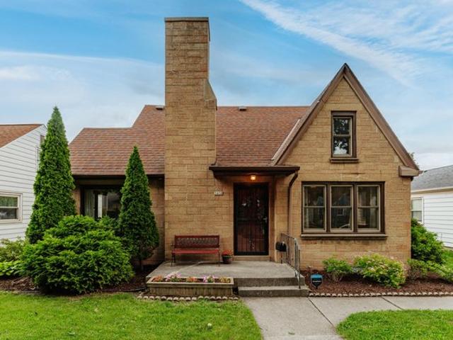 3450 N 89th St, Milwaukee, WI 53222