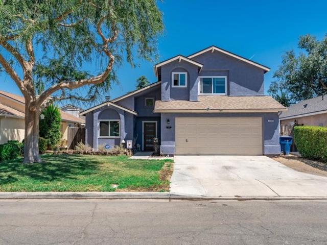 3450 W Dovewood Ave, Fresno, CA 93711