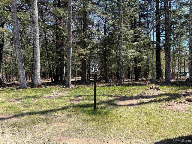 3453 Nuthatch Ln, Marquette, MI 49855