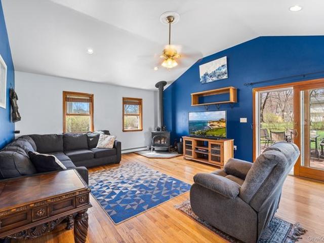 3453 Flanders Dr, Yorktown Heights, NY 10598