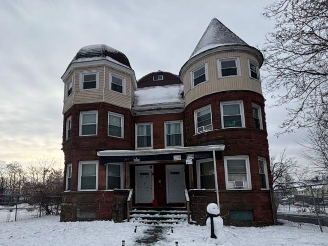345 347 Bay St