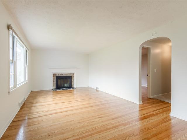 345 Colebourne Rd