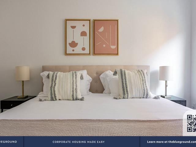 345 Cloverdale Avenue 2 Bedroom Apartment for Rent at 345 S Cloverdale Ave #1377, Los Angeles, CA 90036 Mid City West