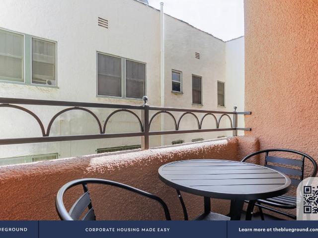 345 Cloverdale Avenue Studio Apartment for Rent at 345 S Cloverdale Ave #1378, Los Angeles, CA 90036 Mid City West