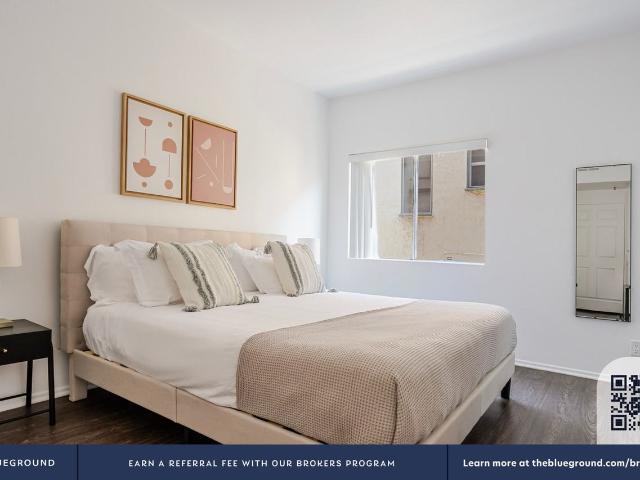 345 Cloverdale Avenue Studio Apartment for Rent at 345 S Cloverdale Ave #1378, Los Angeles, CA 90036 Mid City West