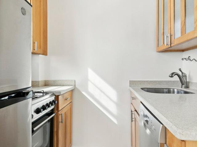 345 E 52ND Street 9H