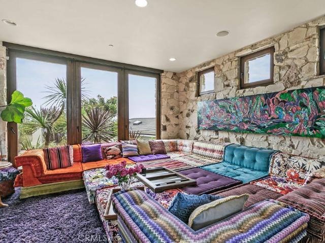 345 emerald bay