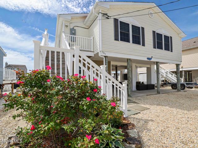 345 Kingfisher Road