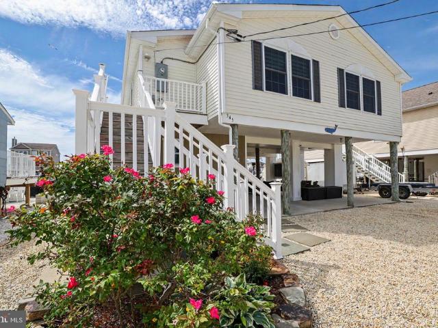 345 Kingfisher Road