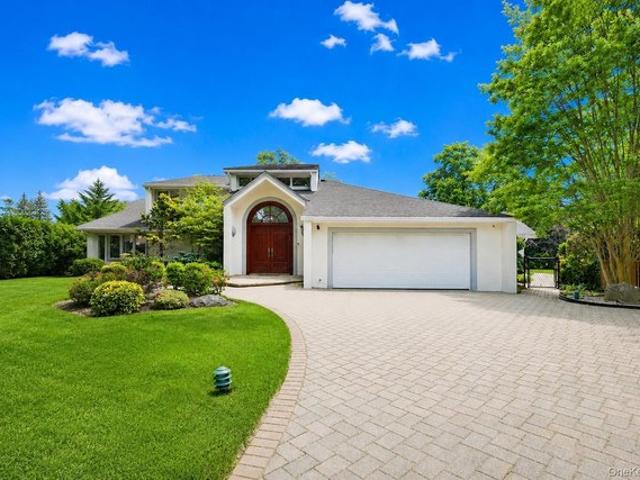 345 Heather Ln, Hewlett Harbor, NY 11557