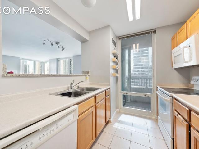 345 N LaSalle St 2203, Chicago, IL