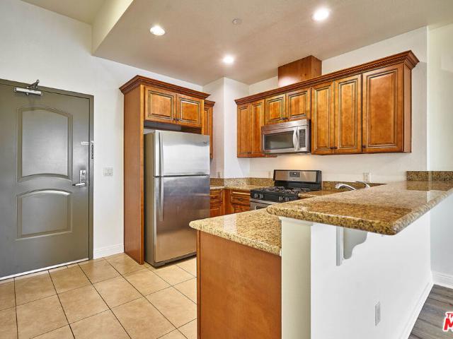 345 S Gramercy Place 403