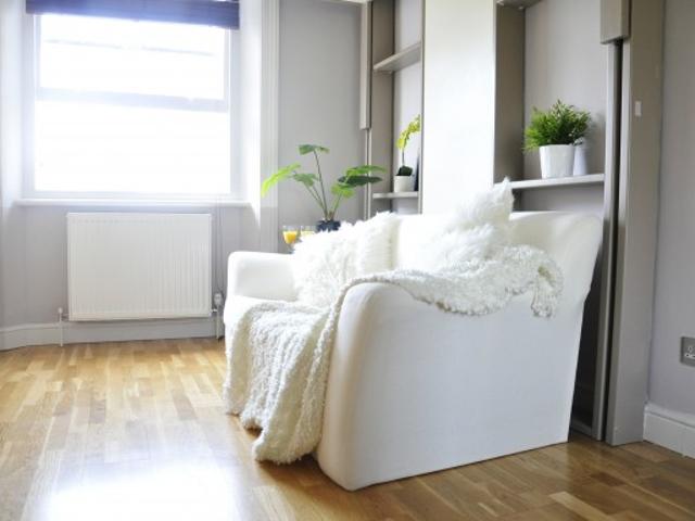 £345 studio flat Bills included! OFFER Pads for Students