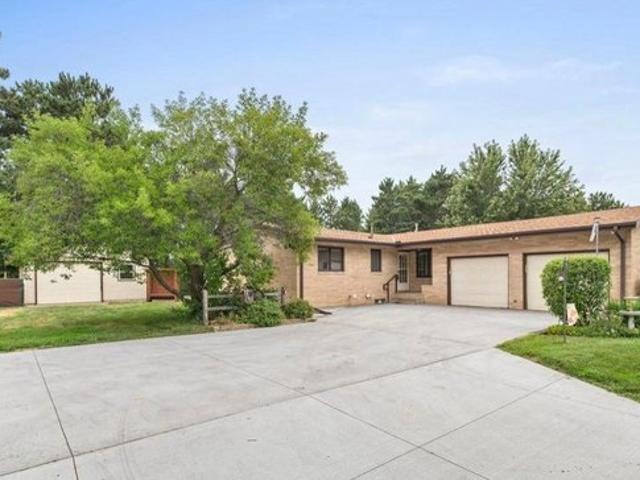 345 Sunset Ln N, Cambridge, MN 55008