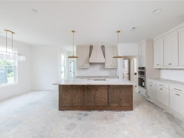345 SW Bryant Rd, Gentry, AR 72734