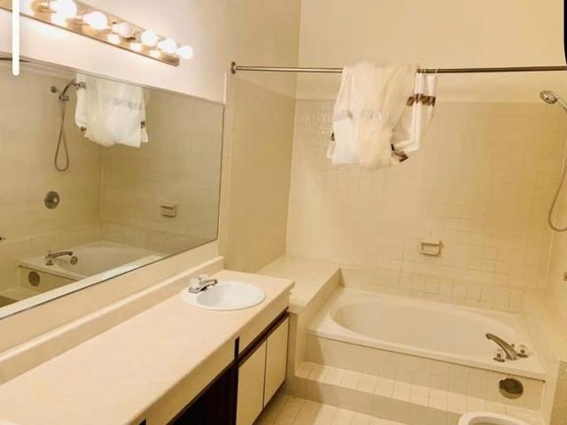 345 Pembroke Ct Apt 6, Schaumburg, IL 60193
