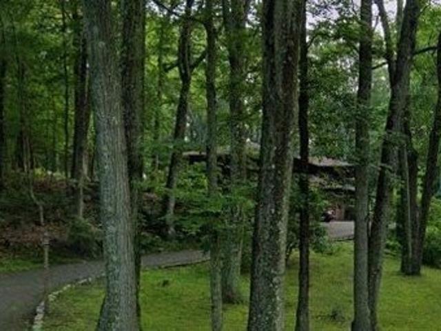 345 Rimmon Rd, Woodbridge, CT 06525