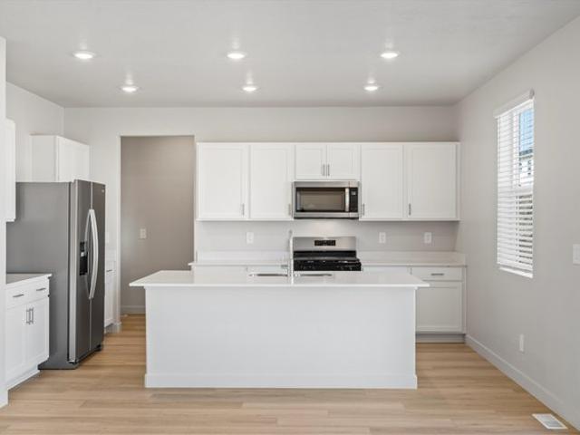 3464 N Hannah St, Eagle Mountain, UT 84005