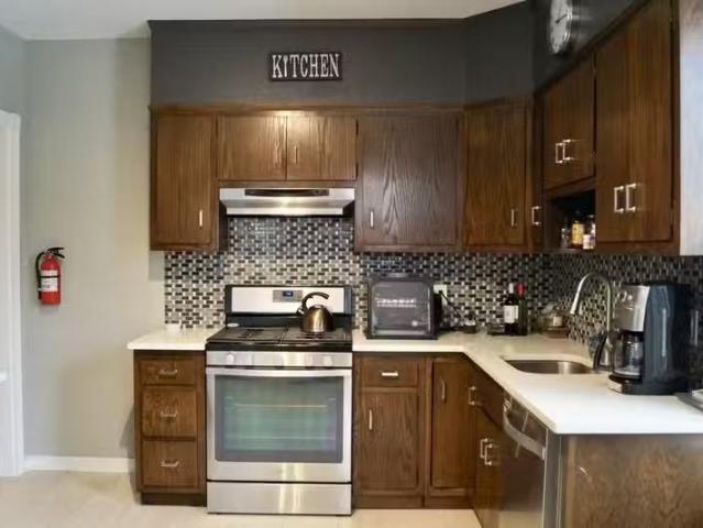 34685385 425 Forest Rd