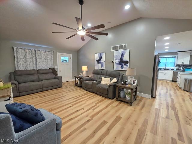 3469 Roseland Avenue