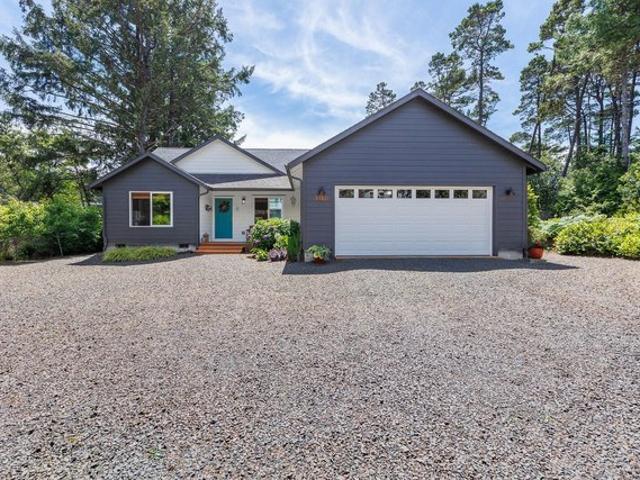 3460 Sea Mist Ave, Depoe Bay, OR 97341