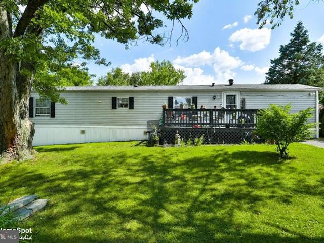3461 Wolf Pack Dr, Orefield, PA 18069