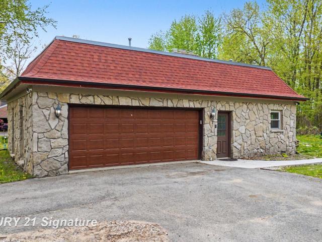 3463 Highland Drive