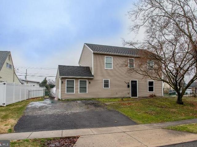 346 Crabtree Dr, Levittown, PA 19055