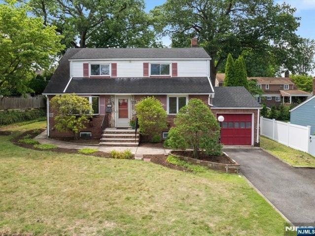 346 E Woodland Rd, New Milford, NJ 07646