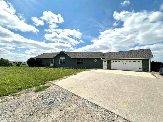 346 Ewart Rd, Grinnell, IA 50112