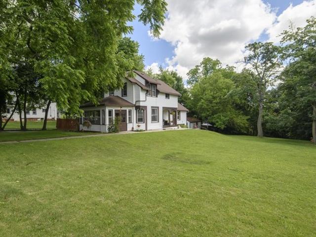 346 High St, Pewaukee, WI 53072