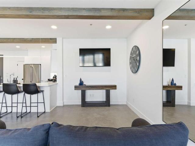 346 Peters Street SW 102