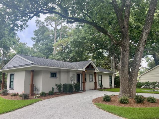 346 Waterside Ln