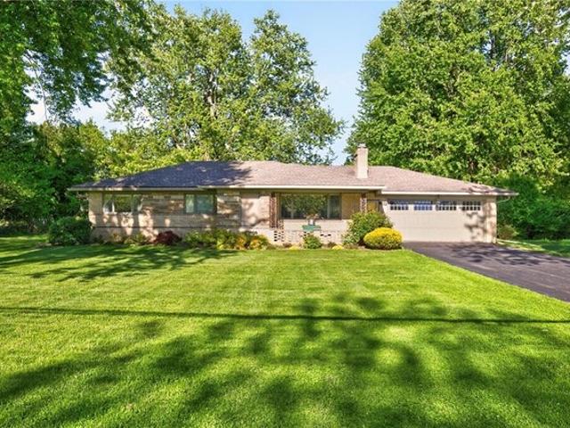346 Whiting Rd, Webster, NY 14580