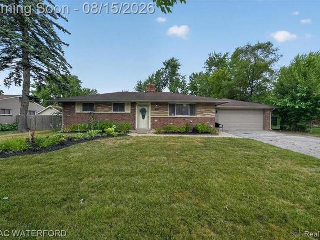 3476 Levee St, Waterford Township, MI 48329